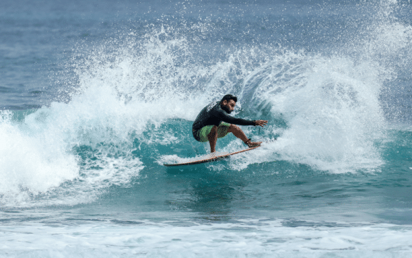 17 Common Surfing injuries (Prevention & Treatment)