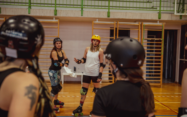 3 Roller Derby Positions & Roles Explained (Chart)