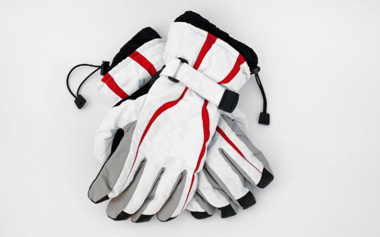 Snowboarding Equipment List: 25 Items (with Pictures)