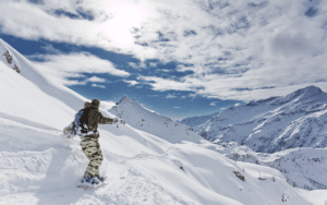 Snowboarding Equipment List: 25 Items (with Pictures)