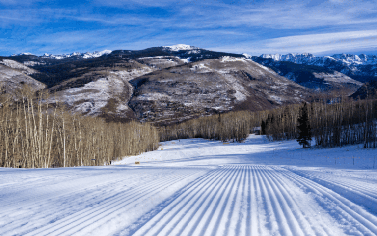 Snowboarding Equipment List: 25 Items (with Pictures)