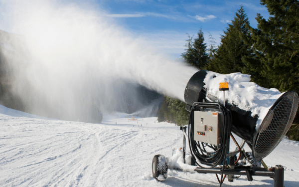 Snowboarding Equipment List: 25 Items (with Pictures)